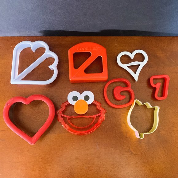 Kitchen | 8 Pc Vintage Plastic Cookie Cutters Crust Cutters Elmo Hearts ...